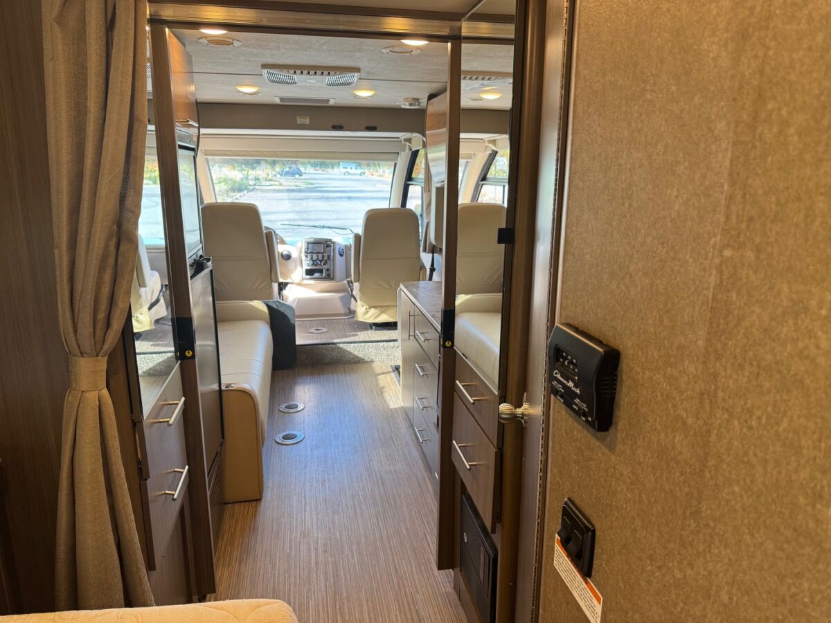 2018 Thor Axis | Sleeps 5 | 26′ Long - Pacific RV